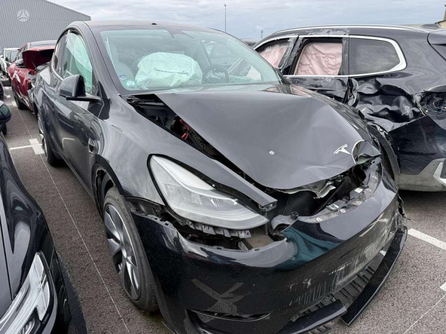 Black Tesla Model Y 2024 in Prienai, with an engine capacity of 0.00 L and mileage of 115 thousand km for 17900 €, photo 1 on AUTOMOTO.COM.LV