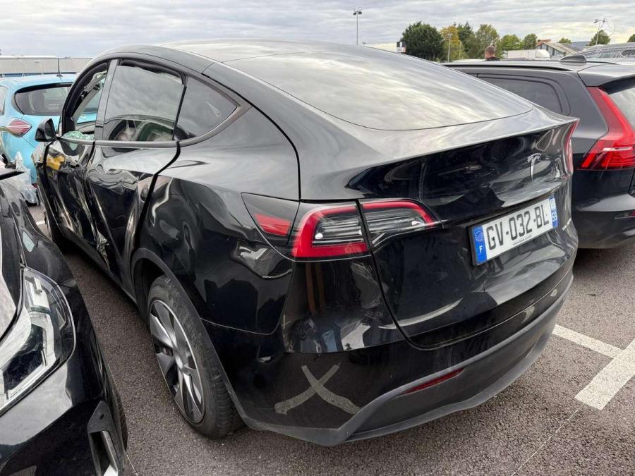 Black Tesla Model Y 2024 in Prienai, with an engine capacity of 0.00 L and mileage of 115 thousand km for 17900 €, photo 4 on AUTOMOTO.COM.LV