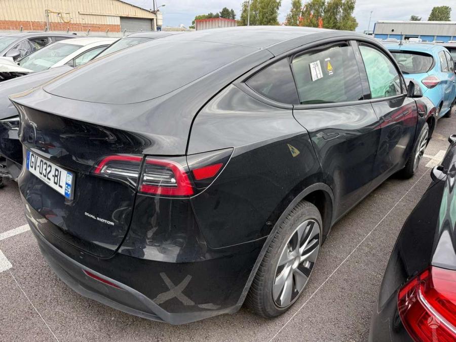 Black Tesla Model Y 2024 in Prienai, with an engine capacity of 0.00 L and mileage of 115 thousand km for 17900 €, photo 5 on AUTOMOTO.COM.LV