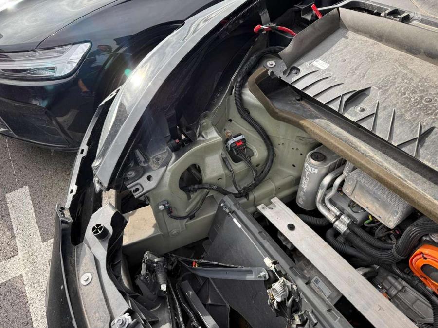 Black Tesla Model Y 2024 in Prienai, with an engine capacity of 0.00 L and mileage of 115 thousand km for 17900 €, photo 9 on AUTOMOTO.COM.LV