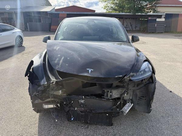 Black Tesla Model Y 2024 in Kaunas, with an engine capacity of 0.00 L and mileage of 50 thousand km for 23990 €, photo 5 on AUTOMOTO.COM.LV