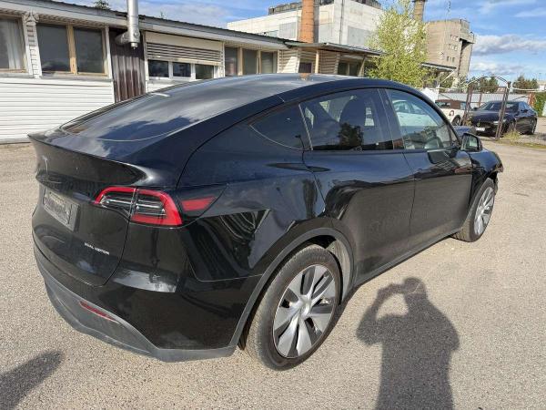 Black Tesla Model Y 2024 in Kaunas, with an engine capacity of 0.00 L and mileage of 50 thousand km for 23990 €, photo 8 on AUTOMOTO.COM.LV