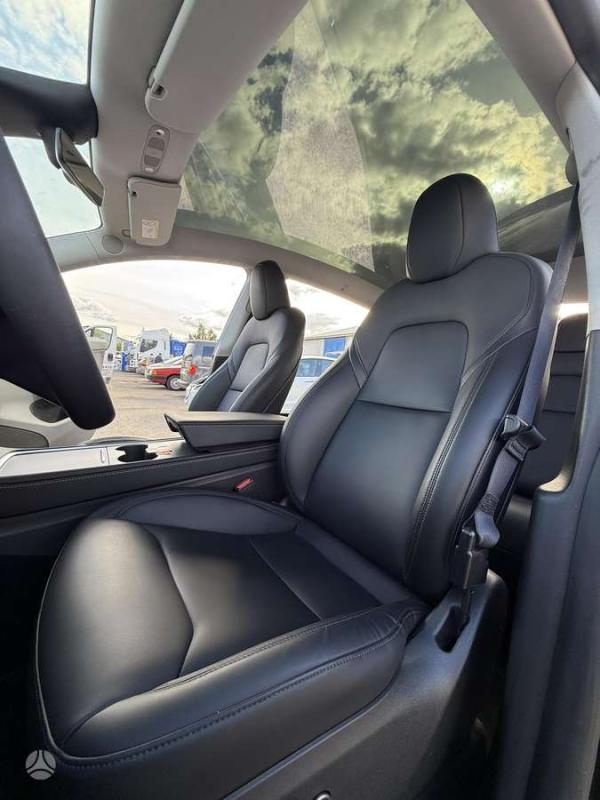 Black Tesla Model Y 2024 in Kaunas, with an engine capacity of 0.00 L and mileage of 50 thousand km for 23990 €, photo 10 on AUTOMOTO.COM.LV