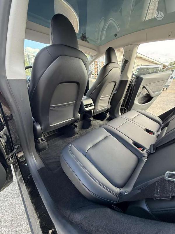 Black Tesla Model Y 2024 in Kaunas, with an engine capacity of 0.00 L and mileage of 50 thousand km for 23990 €, photo 11 on AUTOMOTO.COM.LV