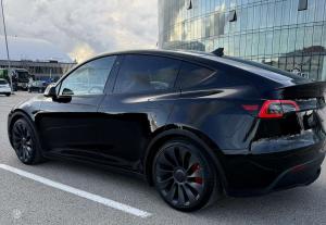 Melns Tesla Model Y 2024 Šauļi, ar dzinēja tilpumu 0.00 L un nobraukumu 43 tūkst. km par 33900 €, foto 3 vietnē AUTOMOTO.COM.LV