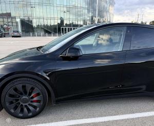 Melns Tesla Model Y 2024 Šauļi, ar dzinēja tilpumu 0.00 L un nobraukumu 43 tūkst. km par 33900 €, foto 4 vietnē AUTOMOTO.COM.LV