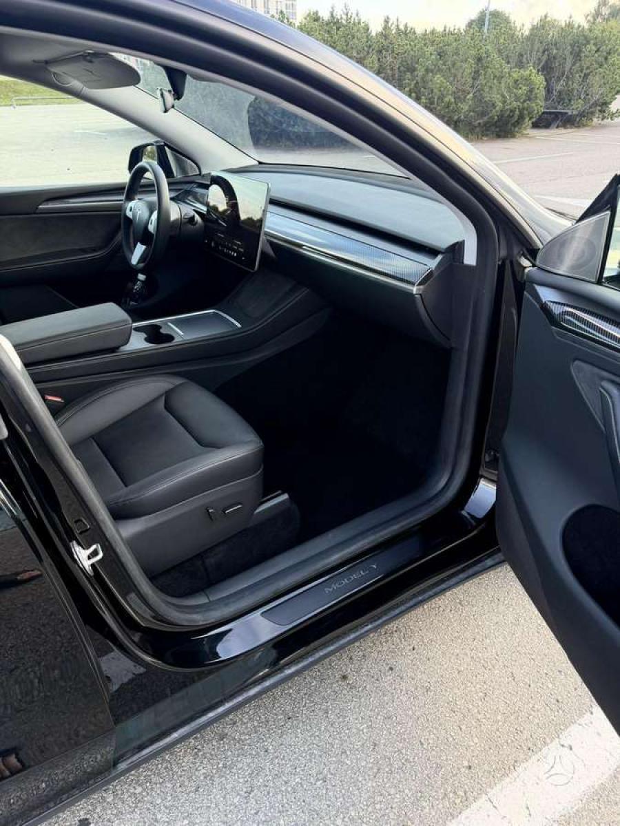 Melns Tesla Model Y 2024 Šauļi, ar dzinēja tilpumu 0.00 L un nobraukumu 43 tūkst. km par 33900 €, foto 10 vietnē AUTOMOTO.COM.LV