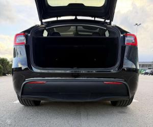 Melns Tesla Model Y 2024 Šauļi, ar dzinēja tilpumu 0.00 L un nobraukumu 43 tūkst. km par 33900 €, foto 12 vietnē AUTOMOTO.COM.LV