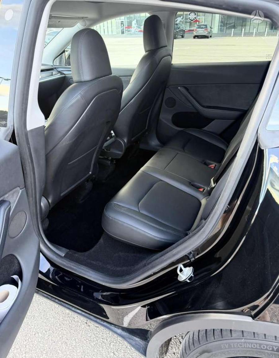 Melns Tesla Model Y 2024 Šauļi, ar dzinēja tilpumu 0.00 L un nobraukumu 43 tūkst. km par 33900 €, foto 16 vietnē AUTOMOTO.COM.LV