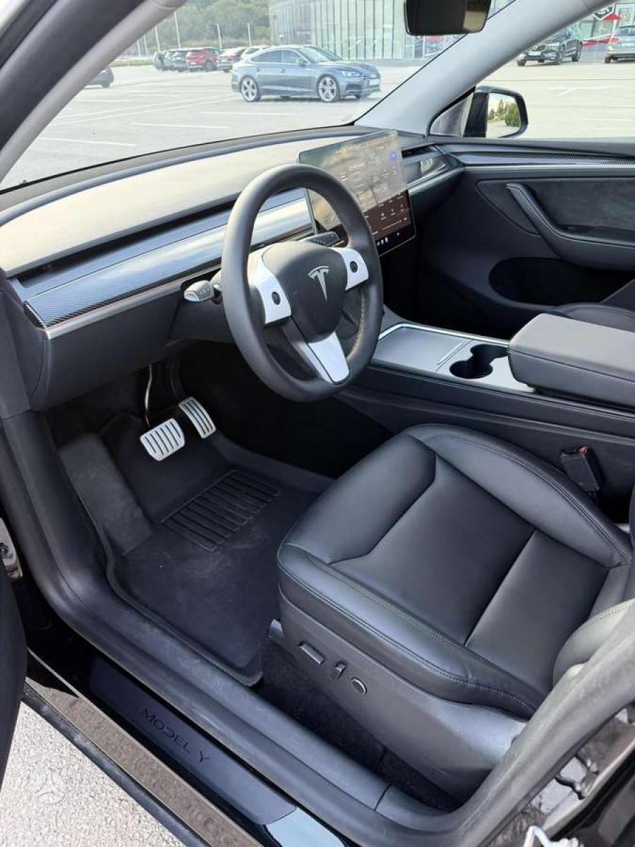 Melns Tesla Model Y 2024 Šauļi, ar dzinēja tilpumu 0.00 L un nobraukumu 43 tūkst. km par 33900 €, foto 17 vietnē AUTOMOTO.COM.LV