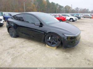 Black Tesla Model Y 2025 in Klaipeda, with an engine capacity of 0.00 L and mileage of 4 thousand km for 23000 €, photo  on AUTOMOTO.COM.LV