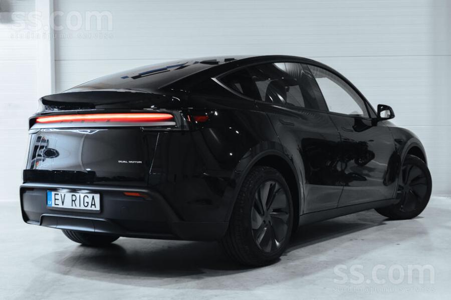 Melns Tesla Model Y 2025 Rīga, ar dzinēja tilpumu 0.00 L un nobraukumu 115 tūkst. km par 60490 €, foto 3 vietnē AUTOMOTO.COM.LV