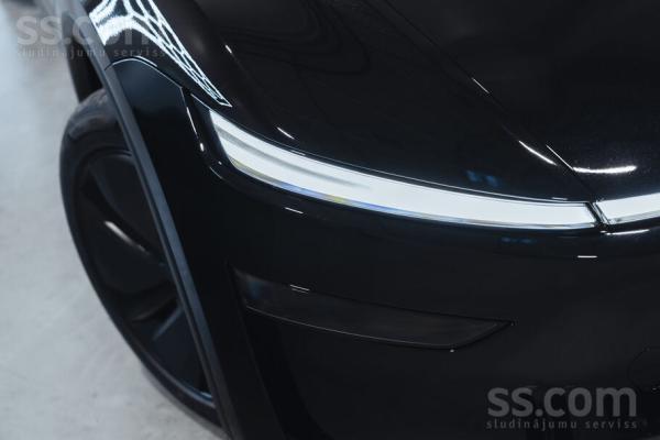 Black Tesla Model Y 2025 in Riga, with an engine capacity of 0.00 L and mileage of 115 thousand km for 60490 €, photo 5 on AUTOMOTO.COM.LV