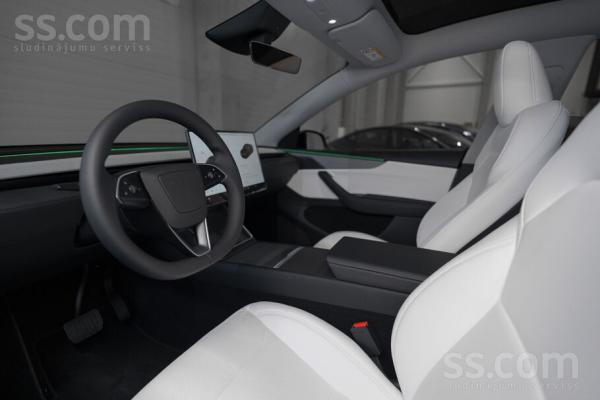 Black Tesla Model Y 2025 in Riga, with an engine capacity of 0.00 L and mileage of 115 thousand km for 60490 €, photo 10 on AUTOMOTO.COM.LV