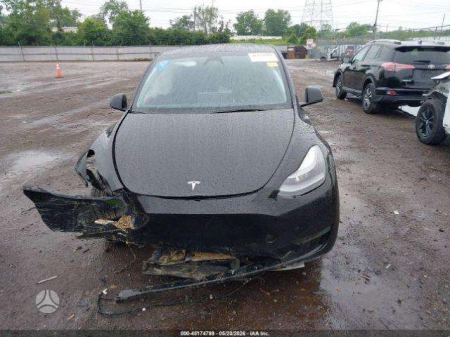 Melns Tesla Model Y 2025 Viļņa, ar dzinēja tilpumu 0.00 L un nobraukumu 108 tūkst. km par 17900 €, foto 3 vietnē AUTOMOTO.COM.LV