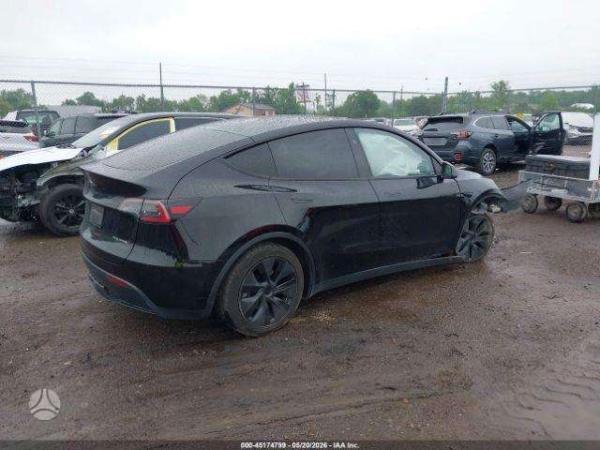 Black Tesla Model Y 2025 in Vilnius, with an engine capacity of 0.00 L and mileage of 108 thousand km for 17900 €, photo 5 on AUTOMOTO.COM.LV