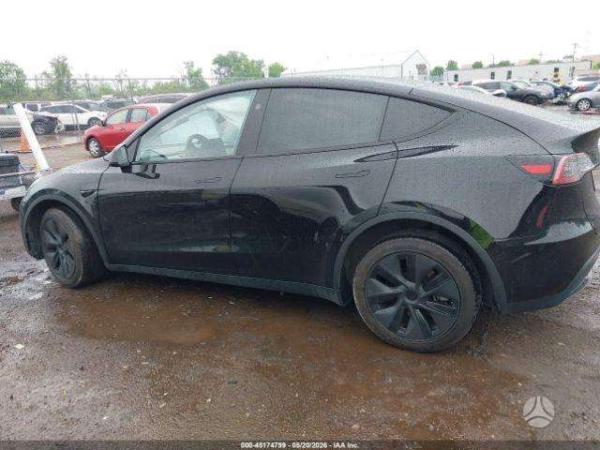 Black Tesla Model Y 2025 in Vilnius, with an engine capacity of 0.00 L and mileage of 108 thousand km for 17900 €, photo 6 on AUTOMOTO.COM.LV