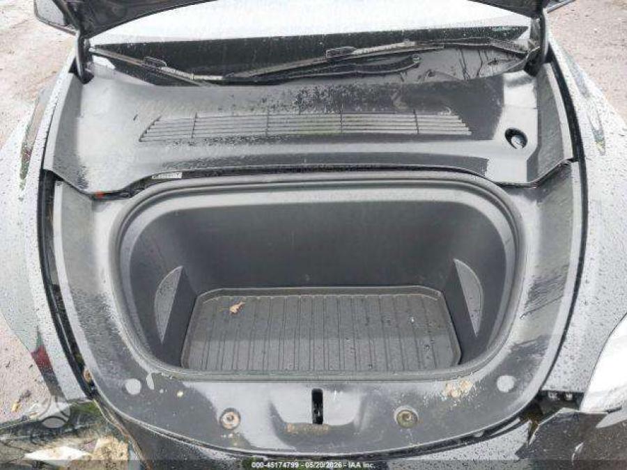 Melns Tesla Model Y 2025 Viļņa, ar dzinēja tilpumu 0.00 L un nobraukumu 108 tūkst. km par 17900 €, foto 9 vietnē AUTOMOTO.COM.LV