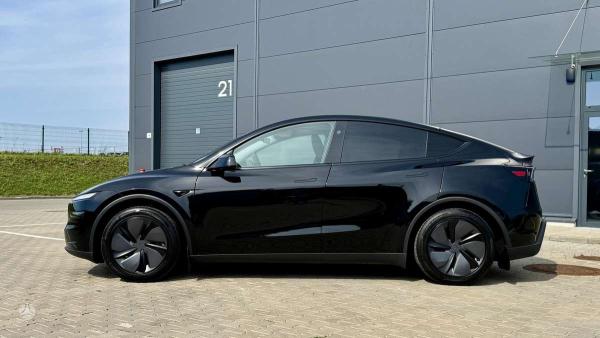 Черный Тесла Модель Y 2025 в Вильнюс, объемом двигателя 0.00 л и пробегом 22 тыс. км за 47000 €, фото 6 на AUTOMOTO.COM.LV