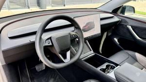 Melns Tesla Model Y 2025 Viļņa, ar dzinēja tilpumu 0.00 L un nobraukumu 22 tūkst. km par 47000 €, foto 17 vietnē AUTOMOTO.COM.LV