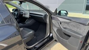 Melns Tesla Model Y 2025 Viļņa, ar dzinēja tilpumu 0.00 L un nobraukumu 22 tūkst. km par 47000 €, foto 22 vietnē AUTOMOTO.COM.LV