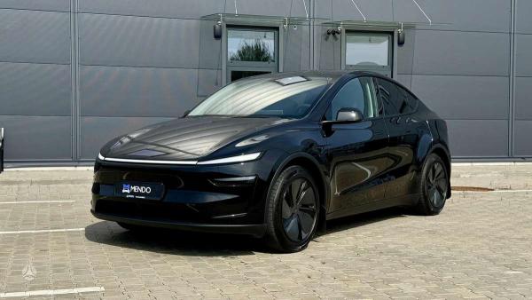 Melns Tesla Model Y 2025 Viļņa, ar dzinēja tilpumu 0.00 L un nobraukumu 22 tūkst. km par 47000 €, foto 1 vietnē AUTOMOTO.COM.LV