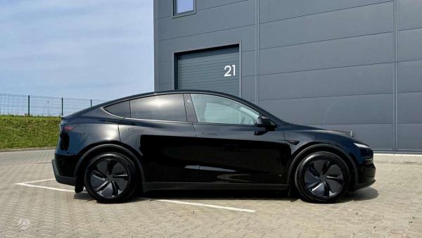 Melns Tesla Model Y 2025 Viļņa, ar dzinēja tilpumu 0.00 L un nobraukumu 22 tūkst. km par 47000 €, foto 5 vietnē AUTOMOTO.COM.LV
