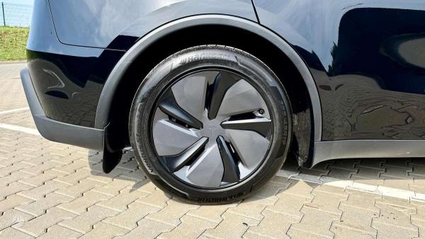Melns Tesla Model Y 2025 Viļņa, ar dzinēja tilpumu 0.00 L un nobraukumu 22 tūkst. km par 47000 €, foto 9 vietnē AUTOMOTO.COM.LV