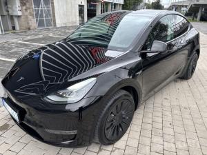 Black Tesla Model Y 2025 in Riga, with an engine capacity of 0.00 L and mileage of 26 thousand km for 41900 €, photo  on AUTOMOTO.COM.LV