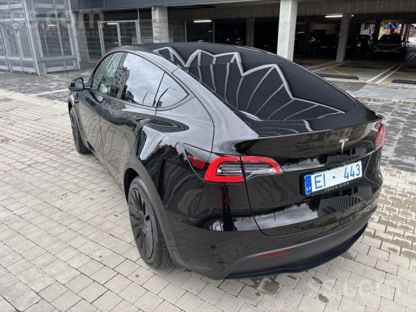 Tesla Model Y 2025 in Riga on AUTOMOTO.COM.LV Black Tesla Model Y 2025 in Riga, with an engine capacity of 0.00 L and mileage of 26 thousand km for 41900 €, photo 3 on AUTOMOTO.COM.LV