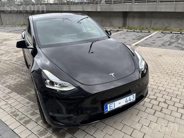 Tesla Model Y 2025 in Riga on AUTOMOTO.COM.LV Black Tesla Model Y 2025 in Riga, with an engine capacity of 0.00 L and mileage of 26 thousand km for 41900 €, photo 4 on AUTOMOTO.COM.LV