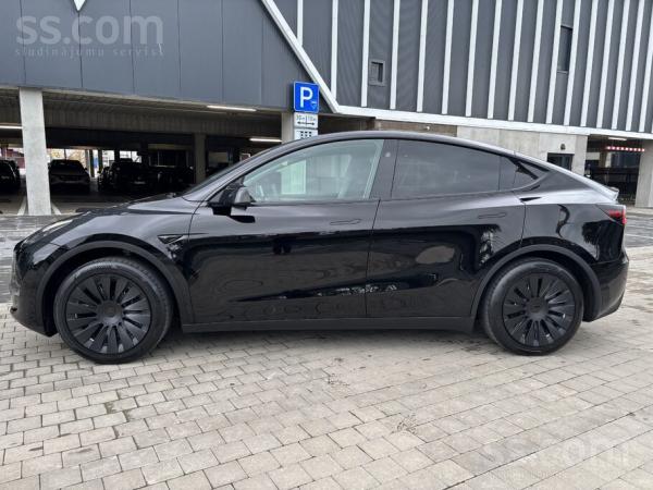 Tesla Model Y 2025 in Riga on AUTOMOTO.COM.LV Black Tesla Model Y 2025 in Riga, with an engine capacity of 0.00 L and mileage of 26 thousand km for 41900 €, photo 6 on AUTOMOTO.COM.LV