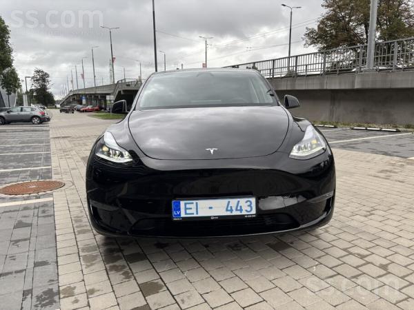 Tesla Model Y 2025 in Riga on AUTOMOTO.COM.LV Black Tesla Model Y 2025 in Riga, with an engine capacity of 0.00 L and mileage of 26 thousand km for 41900 €, photo 7 on AUTOMOTO.COM.LV