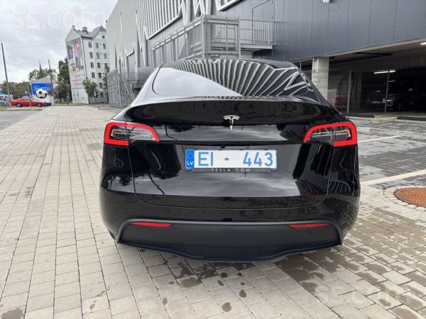 Tesla Model Y 2025 in Riga on AUTOMOTO.COM.LV Black Tesla Model Y 2025 in Riga, with an engine capacity of 0.00 L and mileage of 26 thousand km for 41900 €, photo 8 on AUTOMOTO.COM.LV