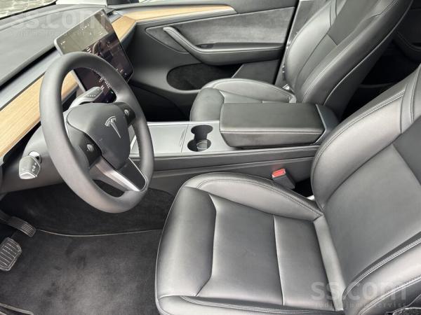 Tesla Model Y 2025 in Riga on AUTOMOTO.COM.LV Black Tesla Model Y 2025 in Riga, with an engine capacity of 0.00 L and mileage of 26 thousand km for 41900 €, photo 9 on AUTOMOTO.COM.LV