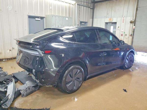 Black Tesla Model Y 2026 in Vilnius, with an engine capacity of 0.00 L and mileage of 2 thousand km for 29900 €, photo 3 on AUTOMOTO.COM.LV