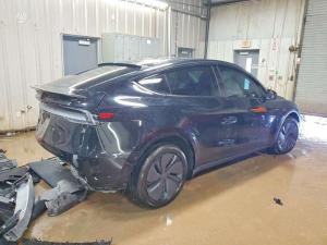 Black Tesla Model Y 2026 in Vilnius, with an engine capacity of 0.00 L and mileage of 2 thousand km for 29900 €, photo 4 on AUTOMOTO.COM.LV