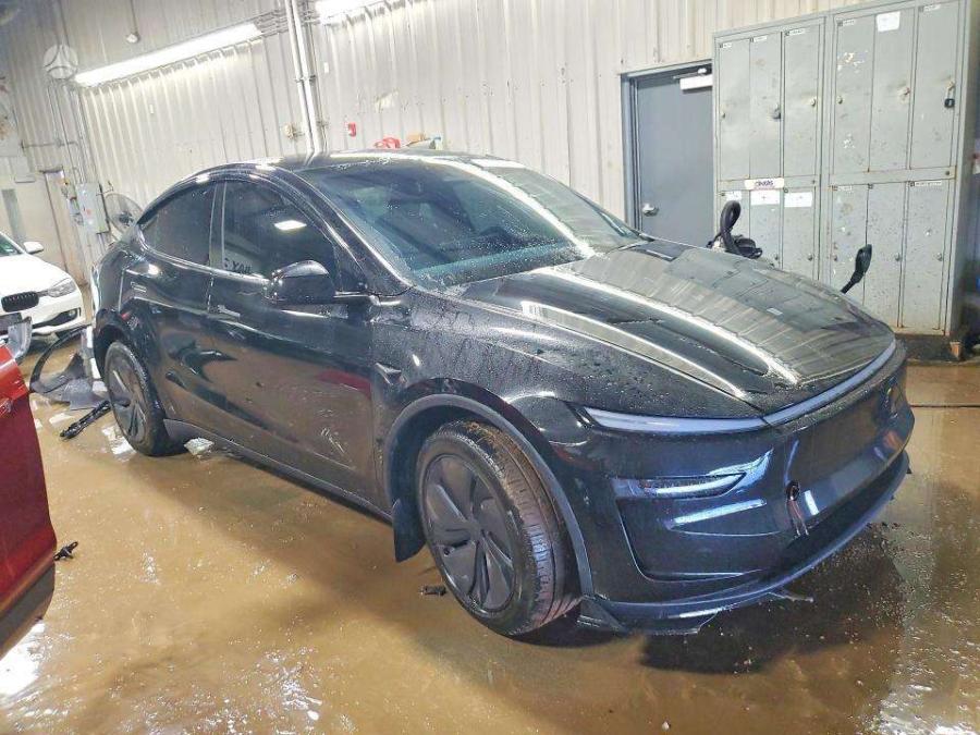 Black Tesla Model Y 2026 in Vilnius, with an engine capacity of 0.00 L and mileage of 2 thousand km for 29900 €, photo 6 on AUTOMOTO.COM.LV