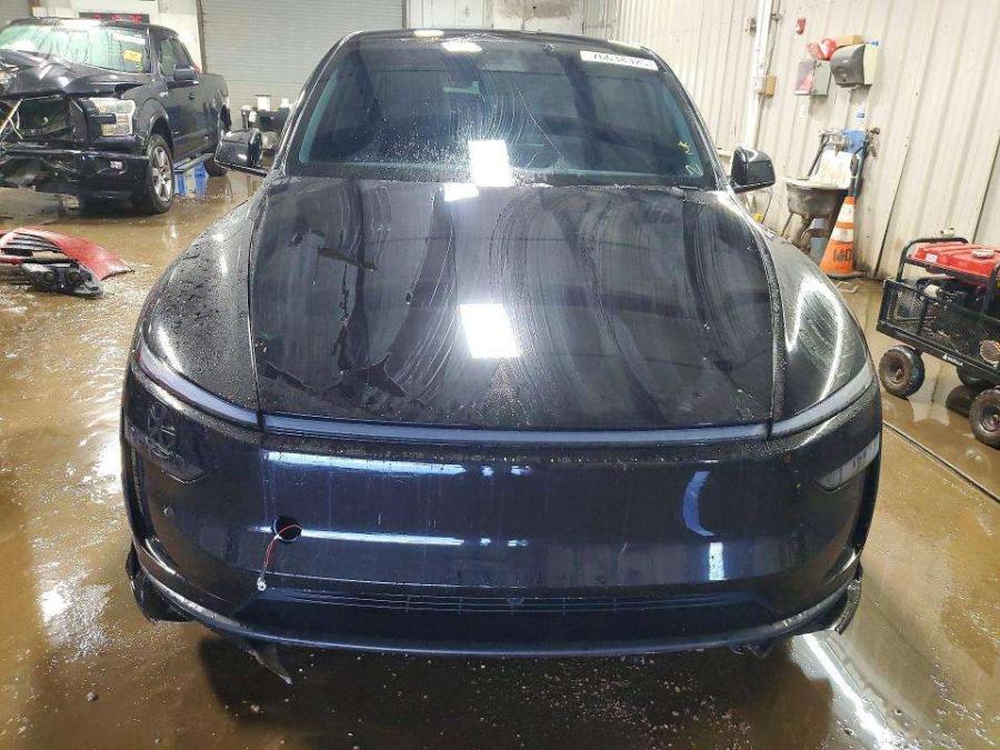 Black Tesla Model Y 2026 in Vilnius, with an engine capacity of 0.00 L and mileage of 2 thousand km for 29900 €, photo 7 on AUTOMOTO.COM.LV