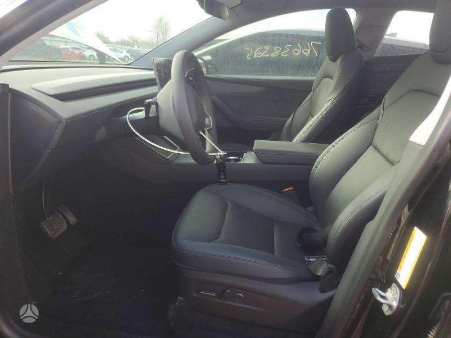 Black Tesla Model Y 2026 in Vilnius, with an engine capacity of 0.00 L and mileage of 2 thousand km for 29900 €, photo 8 on AUTOMOTO.COM.LV