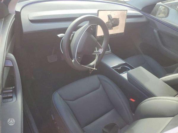 Black Tesla Model Y 2026 in Vilnius, with an engine capacity of 0.00 L and mileage of 2 thousand km for 29900 €, photo 8 on AUTOMOTO.COM.LV