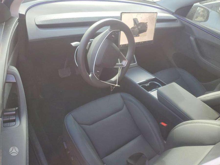 Black Tesla Model Y 2026 in Vilnius, with an engine capacity of 0.00 L and mileage of 2 thousand km for 29900 €, photo 9 on AUTOMOTO.COM.LV