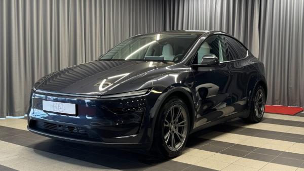 Black Tesla Model Y 2026 in Marupe, with an engine capacity of 0.00 L and mileage of 6 thousand km for 49990 €, photo 1 on AUTOMOTO.COM.LV