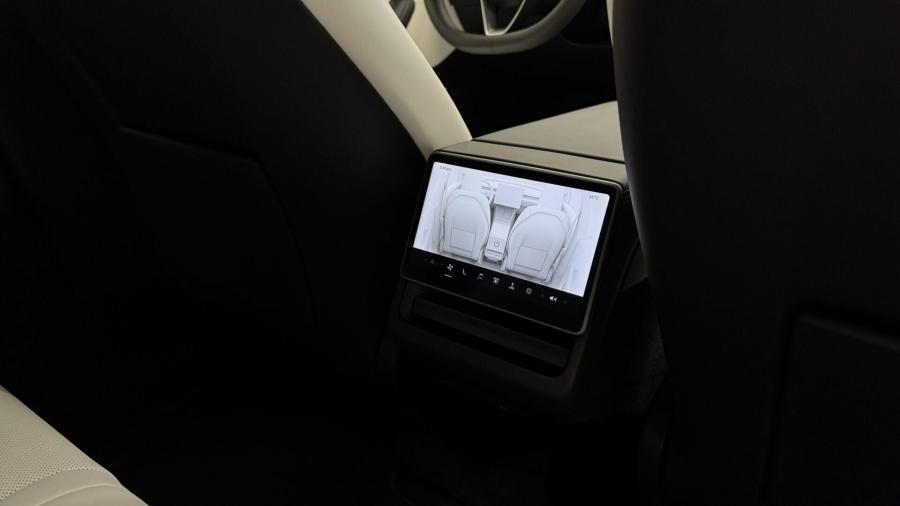 Black Tesla Model Y 2026 in Marupe, with an engine capacity of 0.00 L and mileage of 6 thousand km for 49990 €, photo 9 on AUTOMOTO.COM.LV