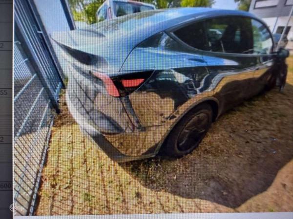 Melns Tesla Model Y 2026 Kauņa, ar dzinēja tilpumu 0.00 L un nobraukumu 6 tūkst. km par 27900 €, foto 2 vietnē AUTOMOTO.COM.LV