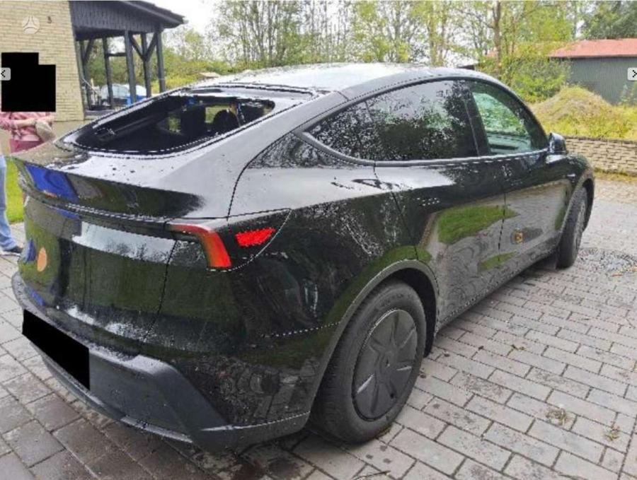 Melns Tesla Model Y 2026 Šauļi, ar dzinēja tilpumu 0.00 L un nobraukumu 10 tūkst. km par 29900 €, foto 3 vietnē AUTOMOTO.COM.LV
