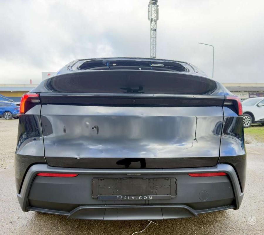 Black Tesla Model Y 2026 in Siauliai, with an engine capacity of 0.00 L and mileage of 21 thousand km for 27950 €, photo 6 on AUTOMOTO.COM.LV