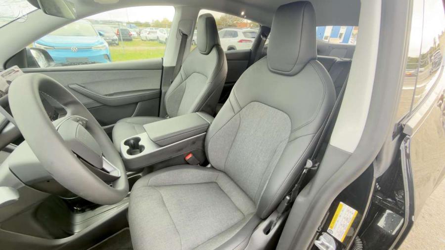 Black Tesla Model Y 2026 in Siauliai, with an engine capacity of 0.00 L and mileage of 21 thousand km for 27950 €, photo 20 on AUTOMOTO.COM.LV