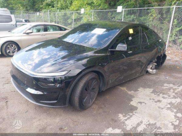 Black Tesla Model Y 2026 in Klaipeda, with an engine capacity of 0.00 L and mileage of 40 thousand km for 15700 €, photo 4 on AUTOMOTO.COM.LV