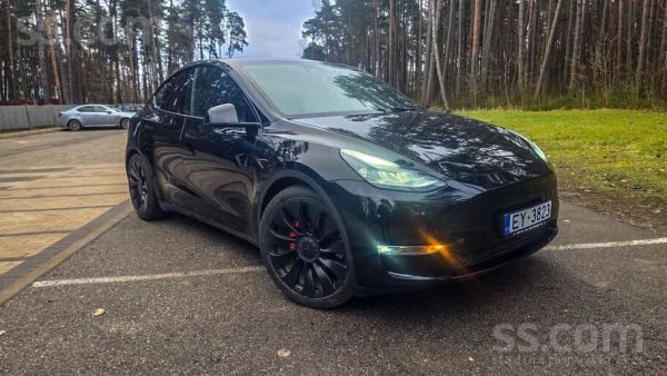 Melns Tesla Model Y 2021 Rīga, ar dzinēja tilpumu 0.00 L un nobraukumu 67 tūkst. km par 32000 €, foto 1 vietnē AUTOMOTO.COM.LV